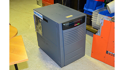 Digital Alpha Server 4100 6U+8U räkki jossa 2x sulakkeella varustettua ...