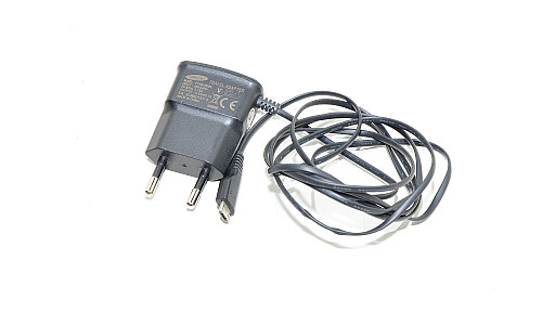 5VDC 700mA 3,5W output, 100-240VAC input Samsung ETA0U10EBE switching ...