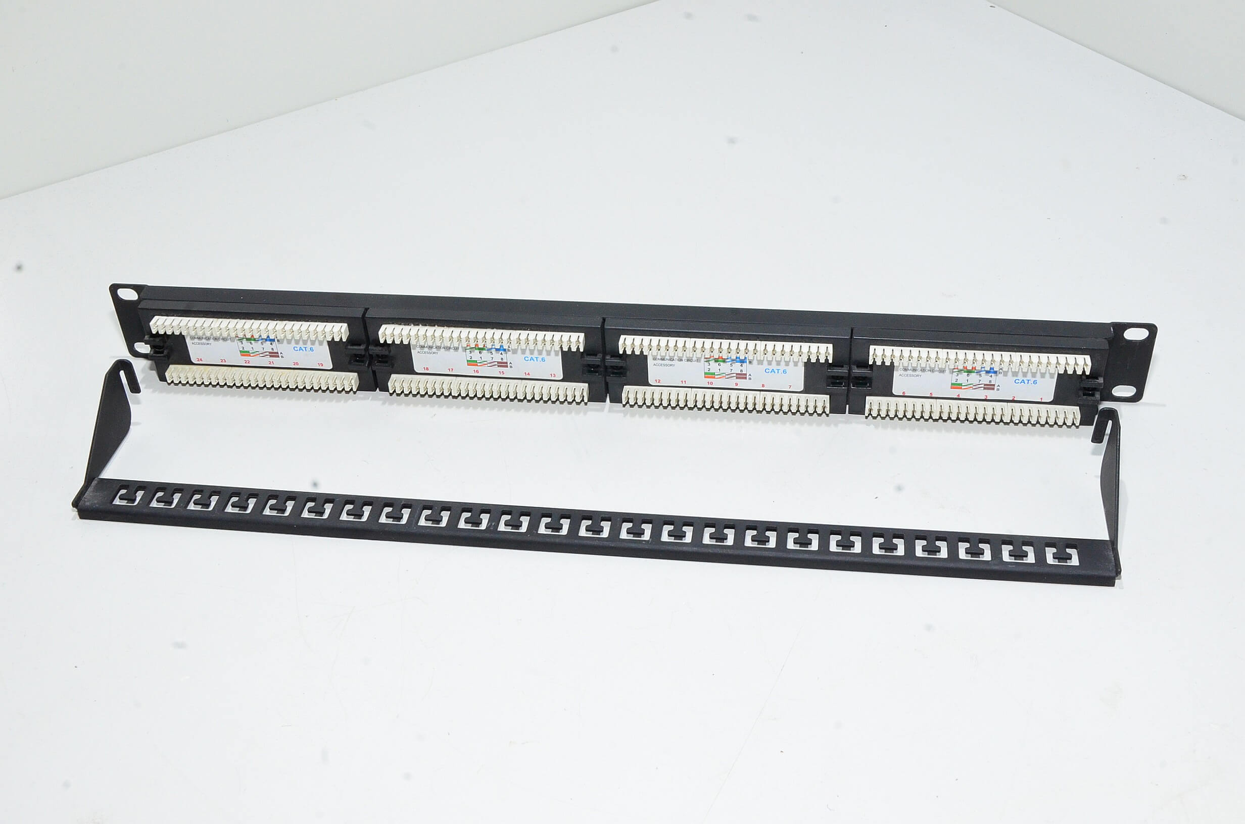 19" 1U rack mountable patchbay 24x CAT6 RJ45 sockets and detacheable ...