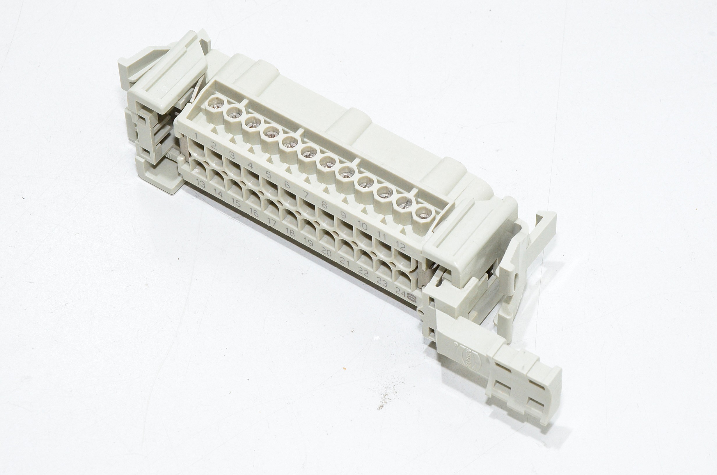 Harting heavy duty power Han 24E-M 16A male connector