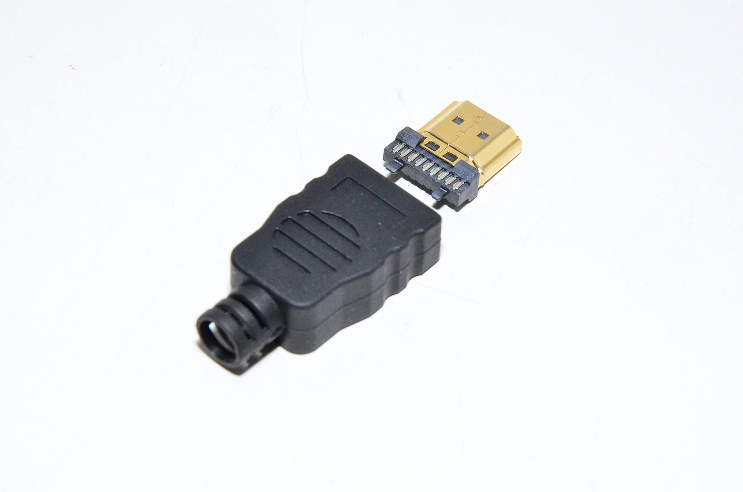 HDMI A male connector with plastic chassi for 8mm cable *new*