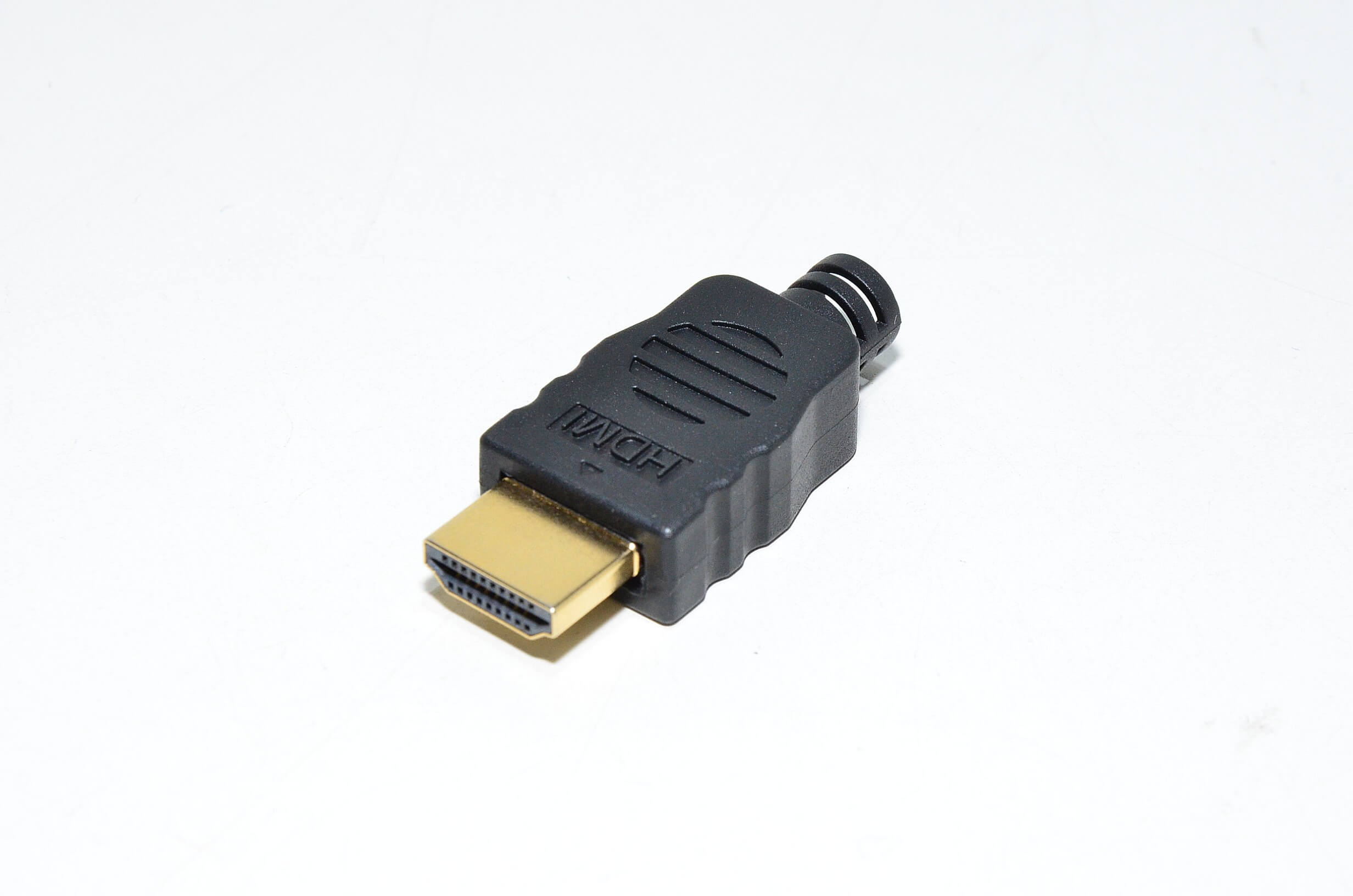 HDMI A male connector with plastic chassi for 8mm cable *new*