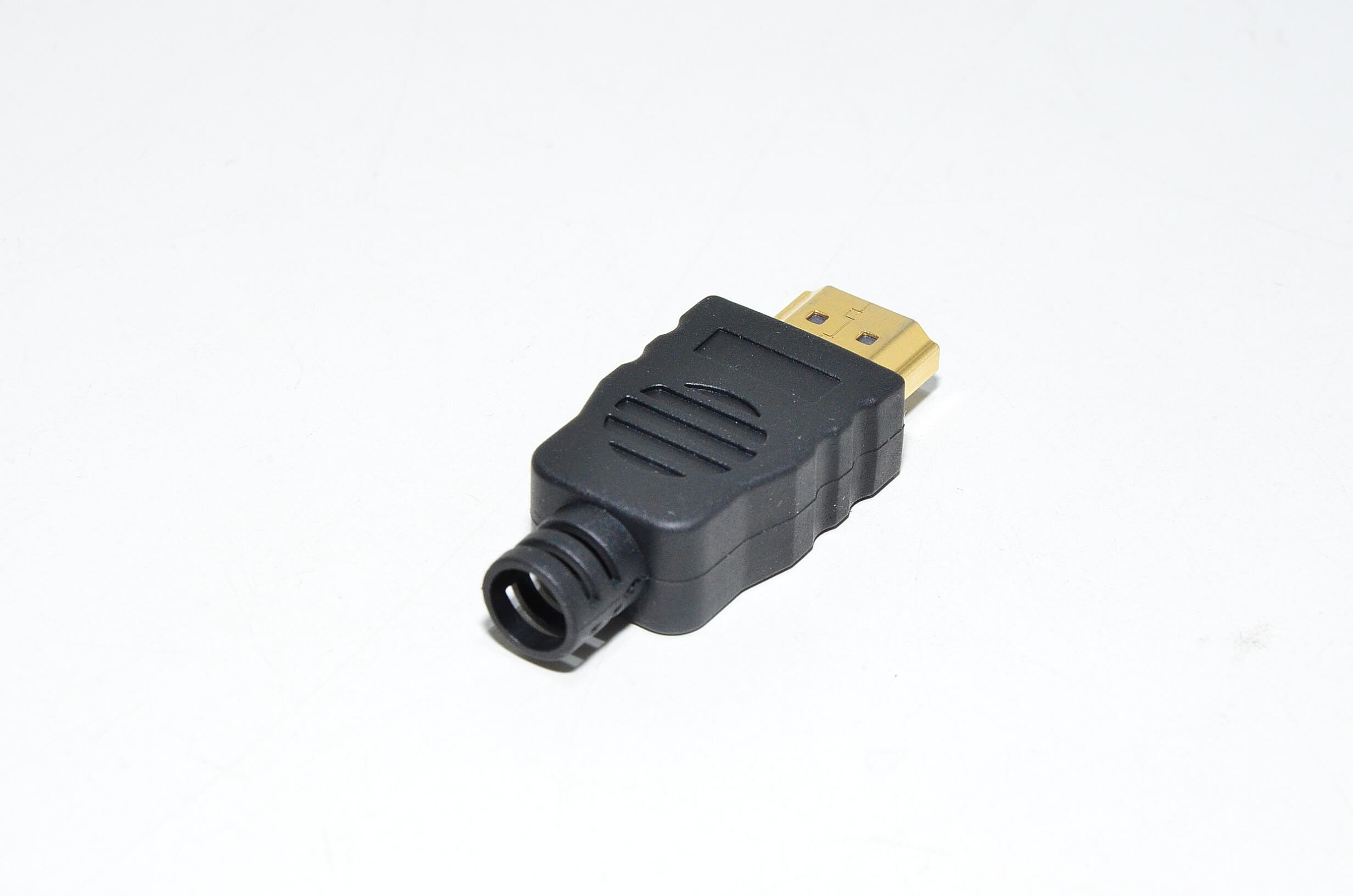 HDMI A male connector with plastic chassi for 8mm cable *new*