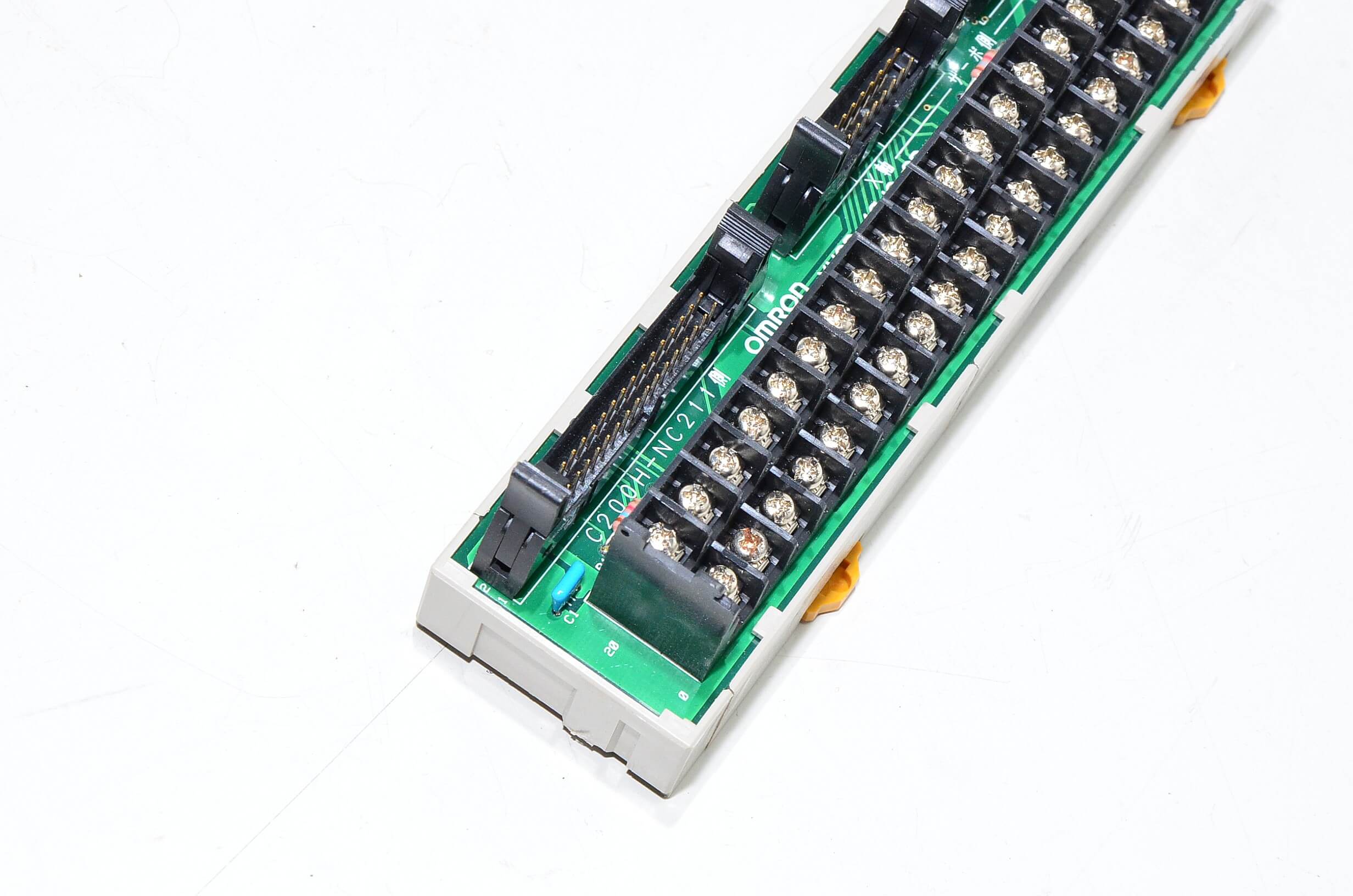 Omron XW2B-40G5 terminal block conversion unit