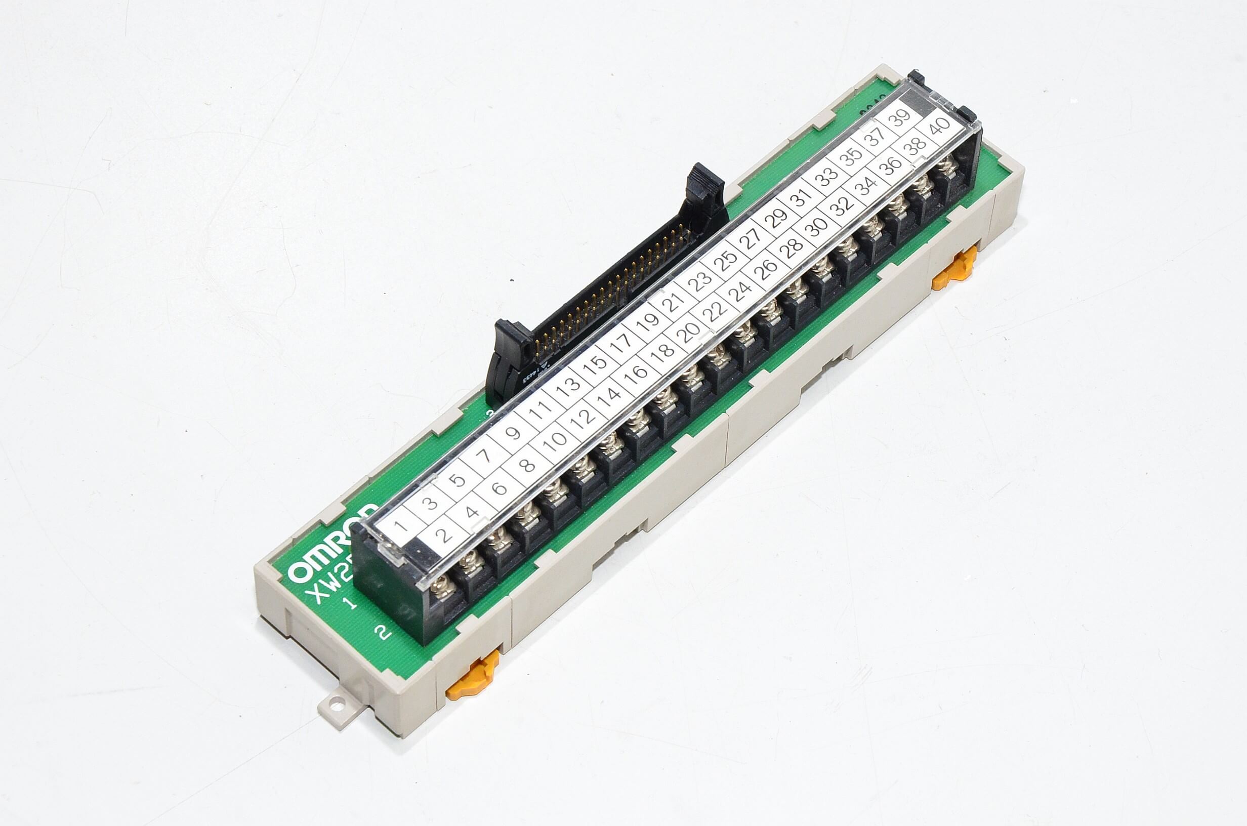 Omron XW2B-40G5 terminal block conversion unit