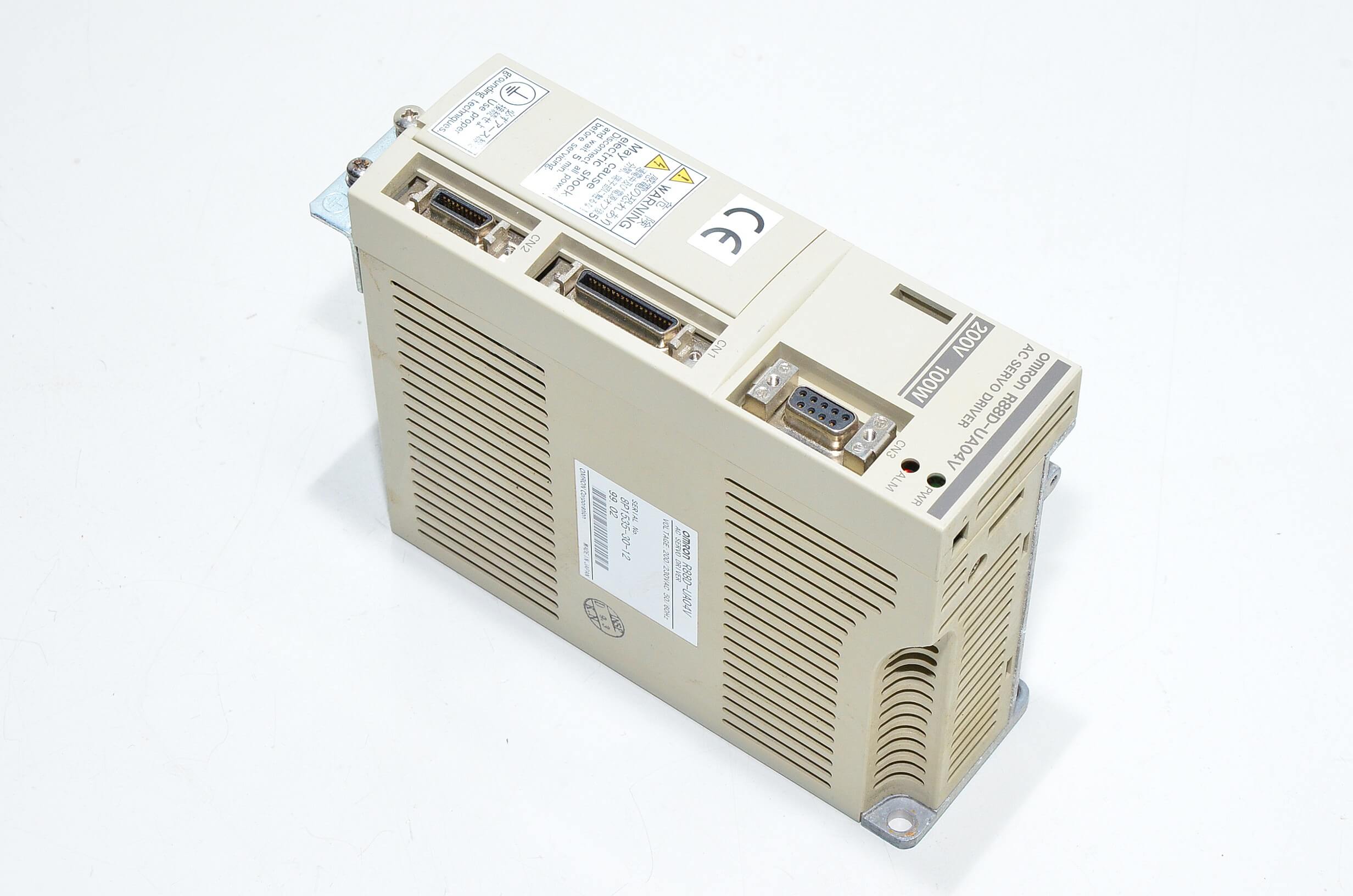 Omron Omnuc R88D-UA04V AC servo motor driver with positioning, input ...