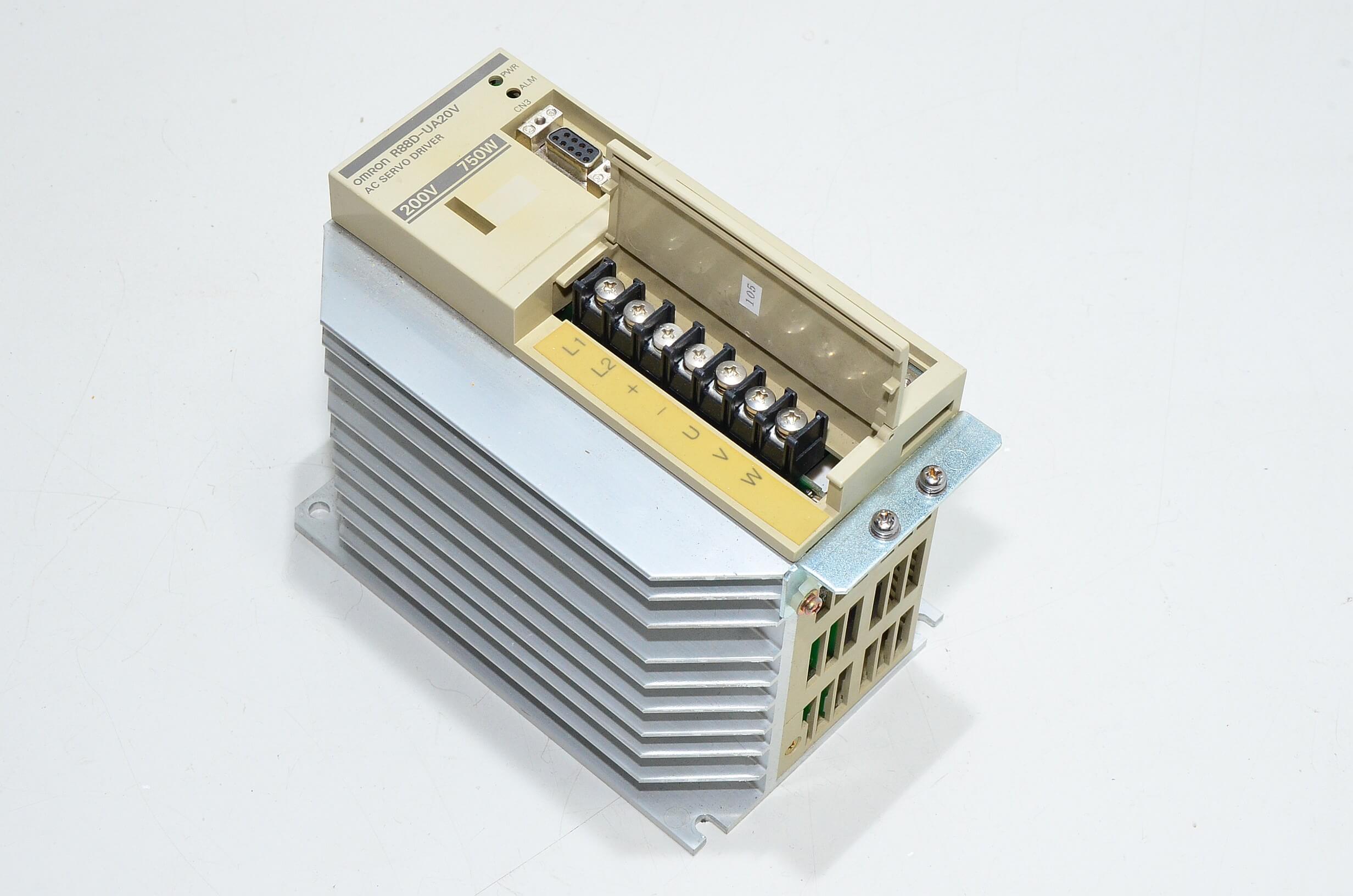 Omron Omnuc R88D-UA20V AC servo motor driver with positioning, input ...