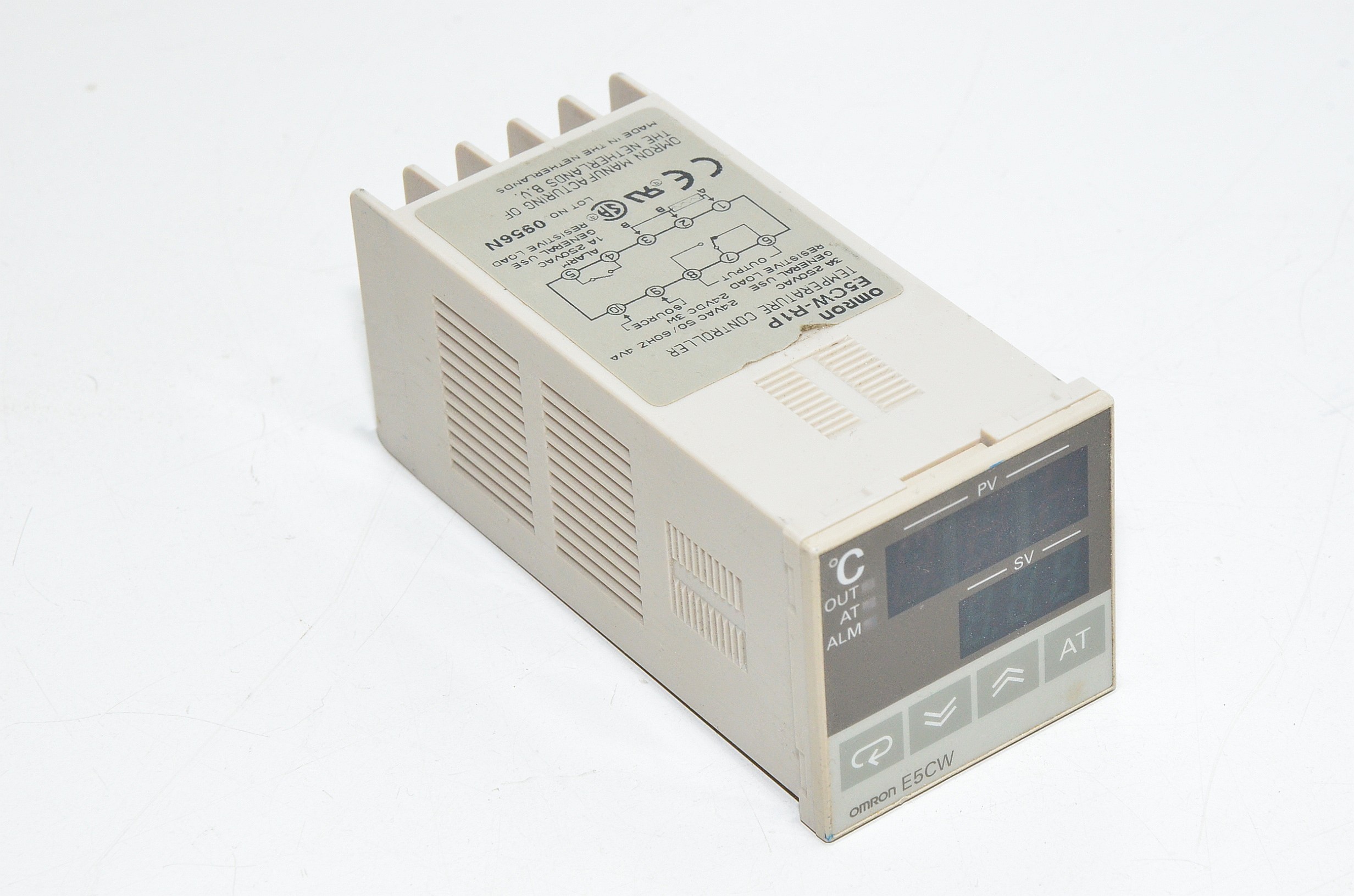 Omron E5CW-R1P digital temperature controller, PT100, 1x relay output ...
