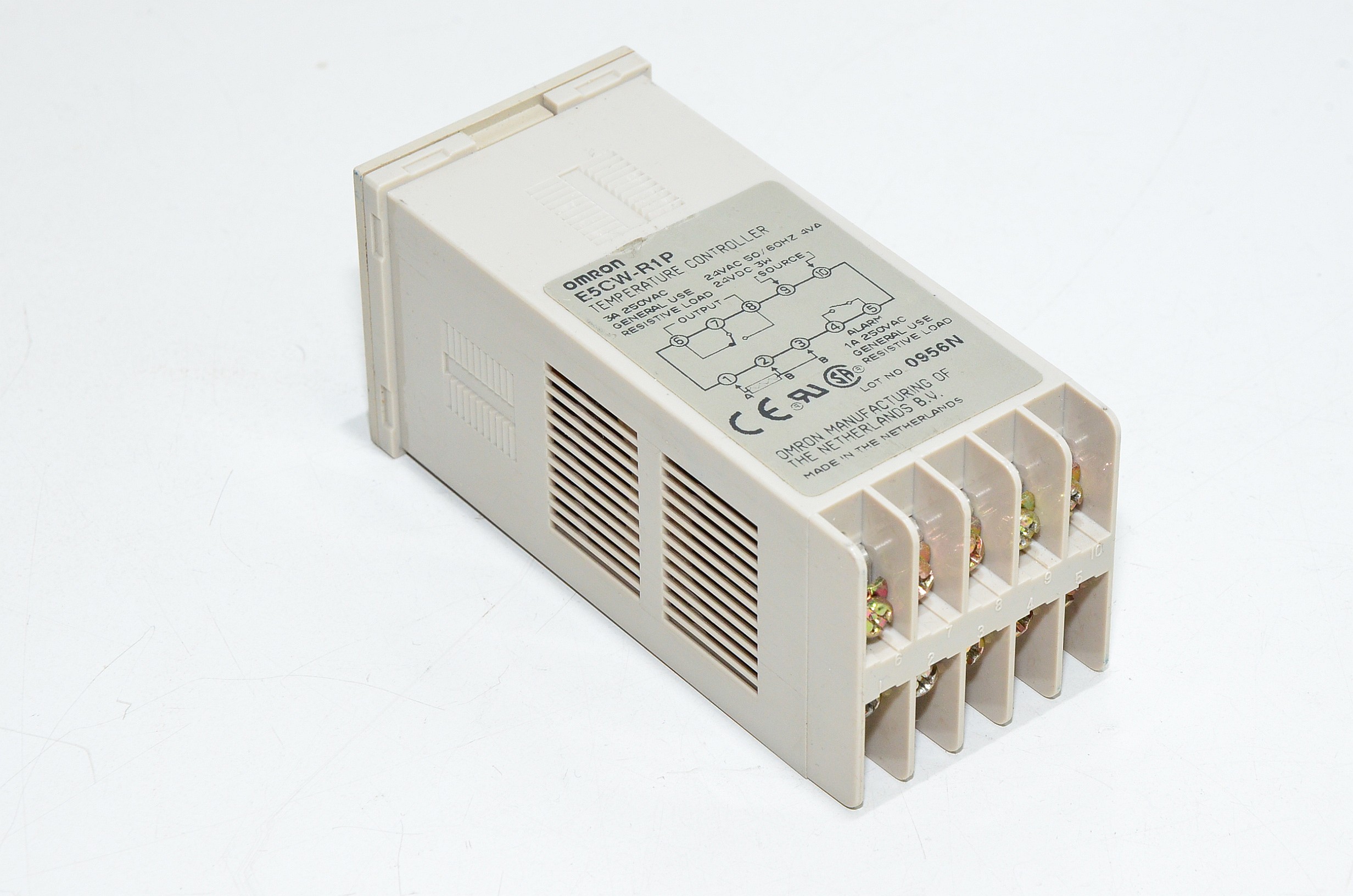 Omron E5CW-R1P digital temperature controller, PT100, 1x relay output ...