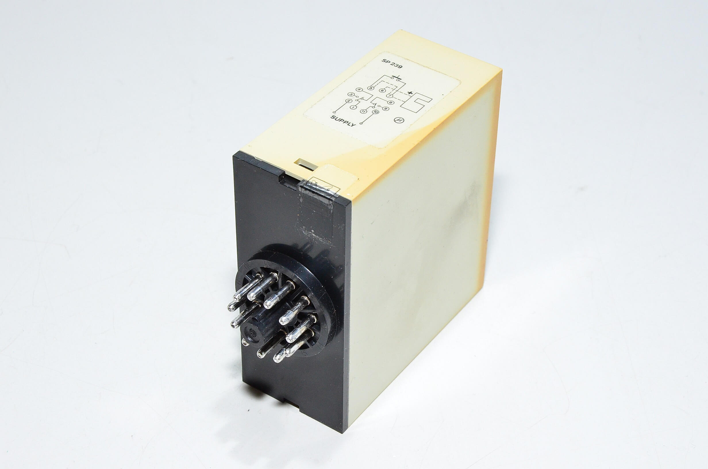 11-pin Sub-Magnal B11A circula base Electromatic S-system SP 239 724 ...