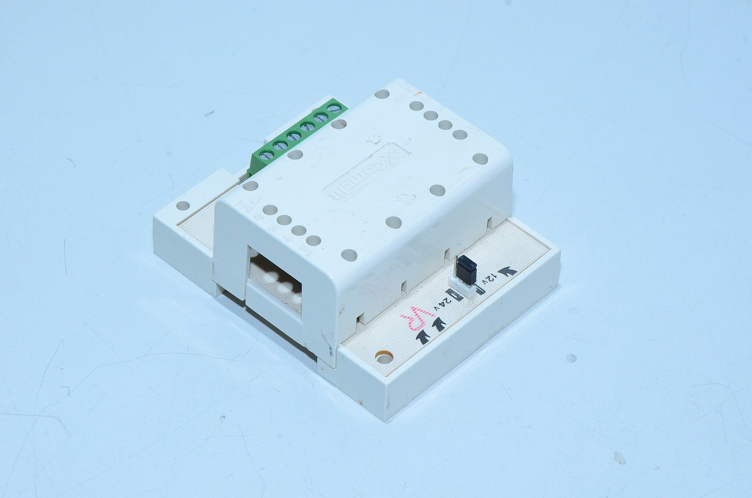 Comelit 1122/A DIN rail mountable relay 12/24VDC, SPDT 277VAC 10A