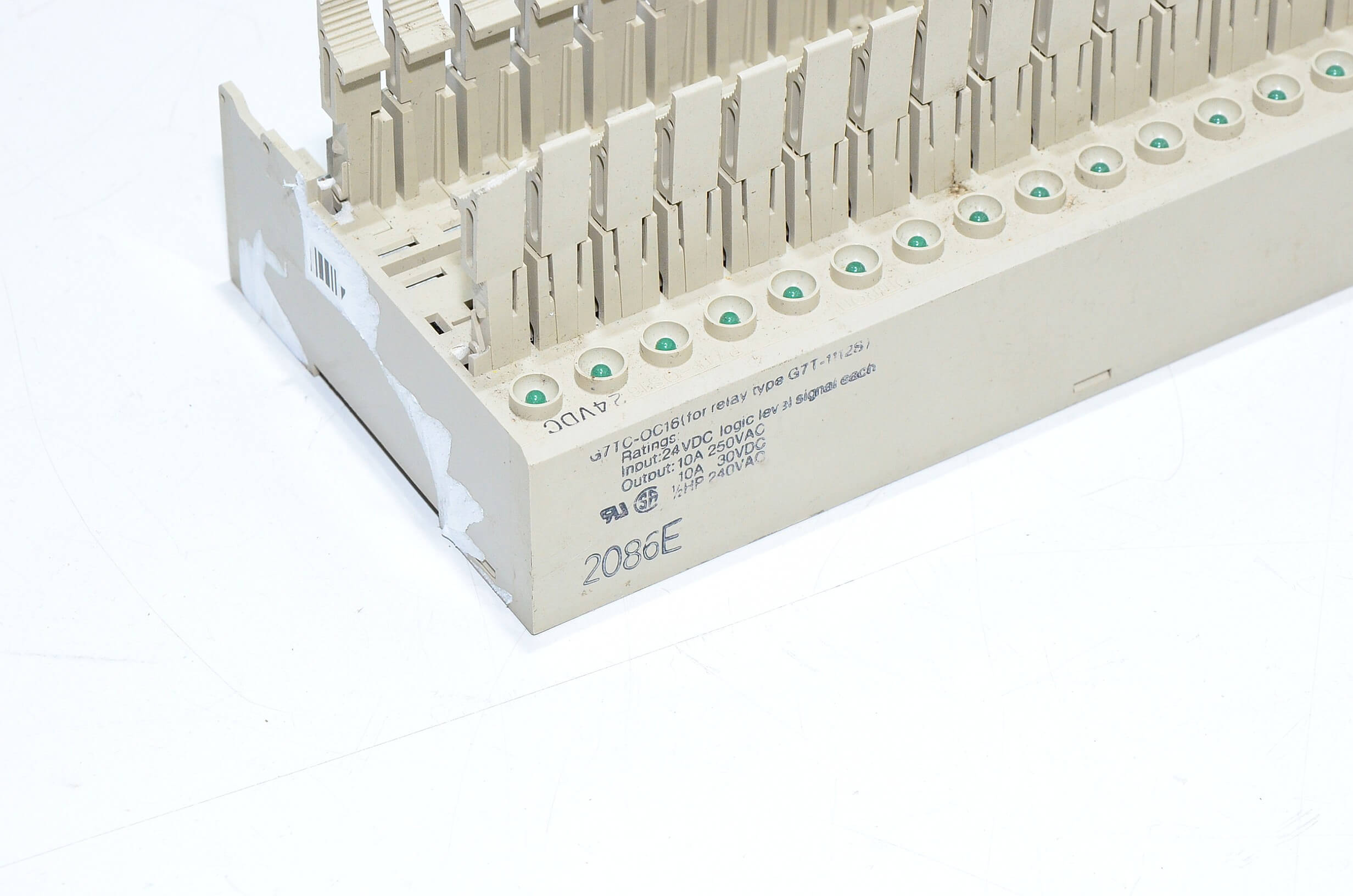 Omron G7TC-OC16 24VDC relay terminal socket DIN rail mount