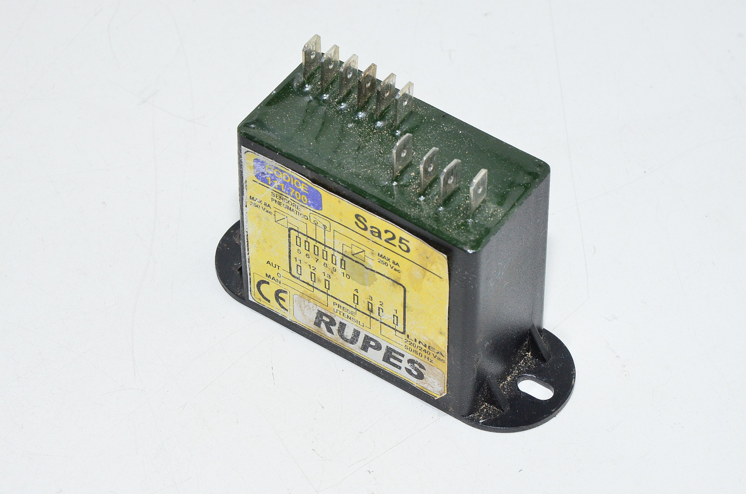 Rupes SA25 load operated relay controller for intelligent vacuum line ...
