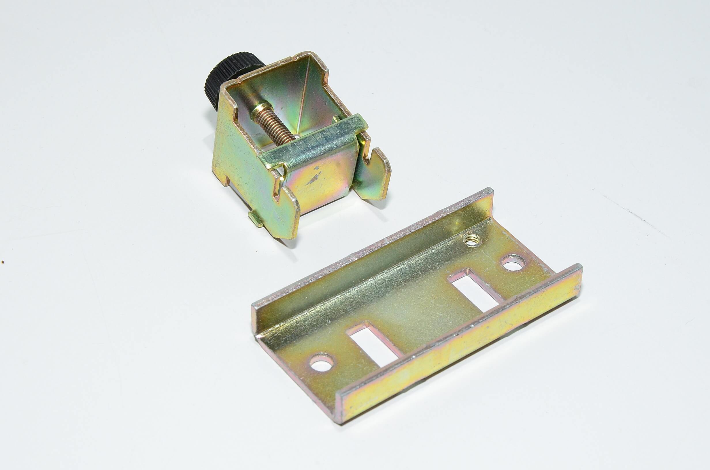 Screw operated steel cable shield clamp / strain relief for 12x24mm ...