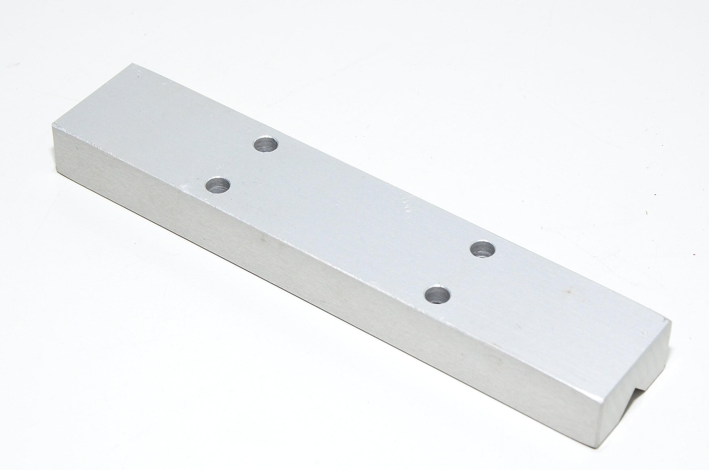 Aluminium prism piece 150x30x15mm with 90 degree V-groove