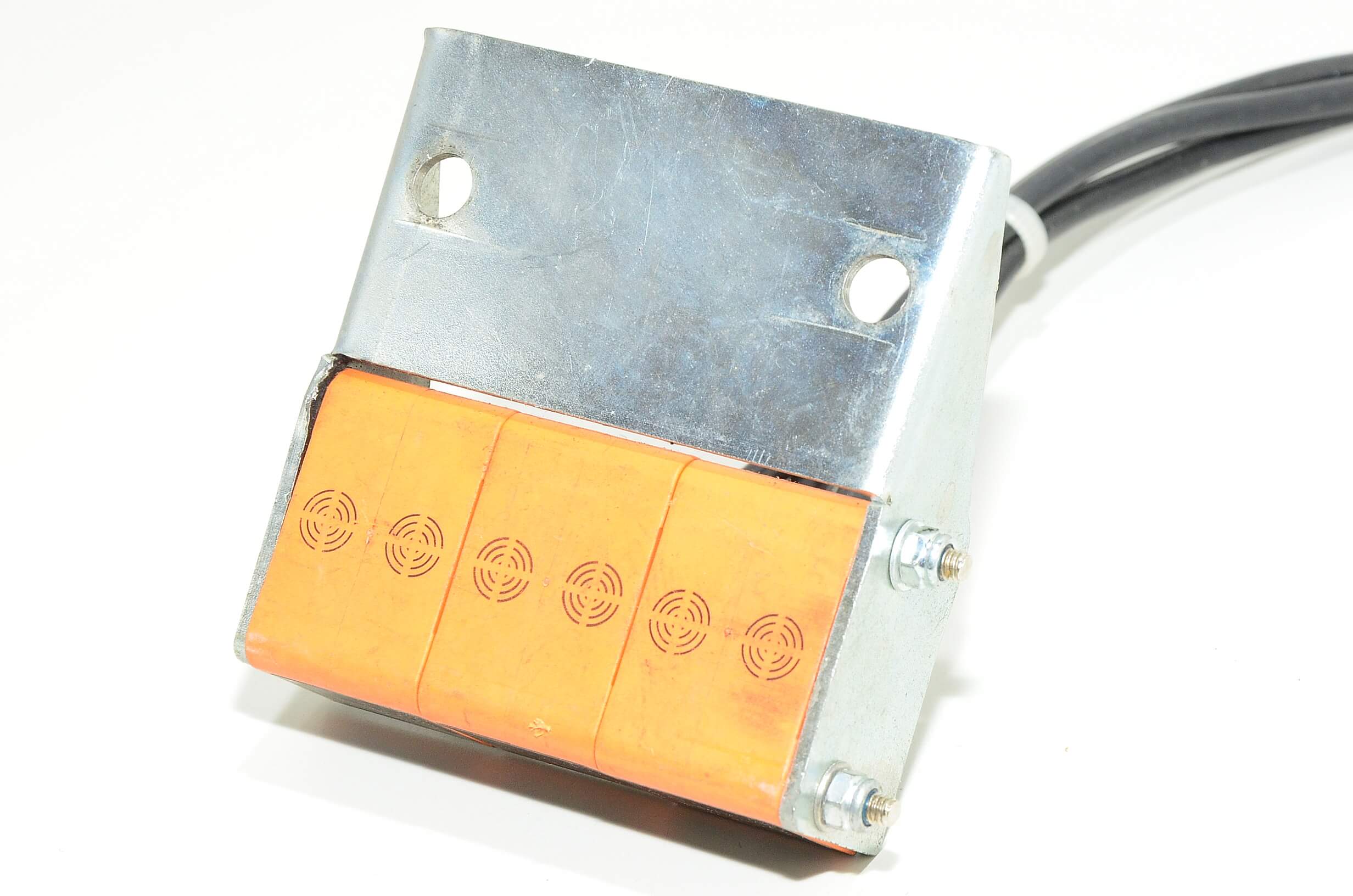 IFM IN5251 Inductive sensor mounting bracket 3x sensors