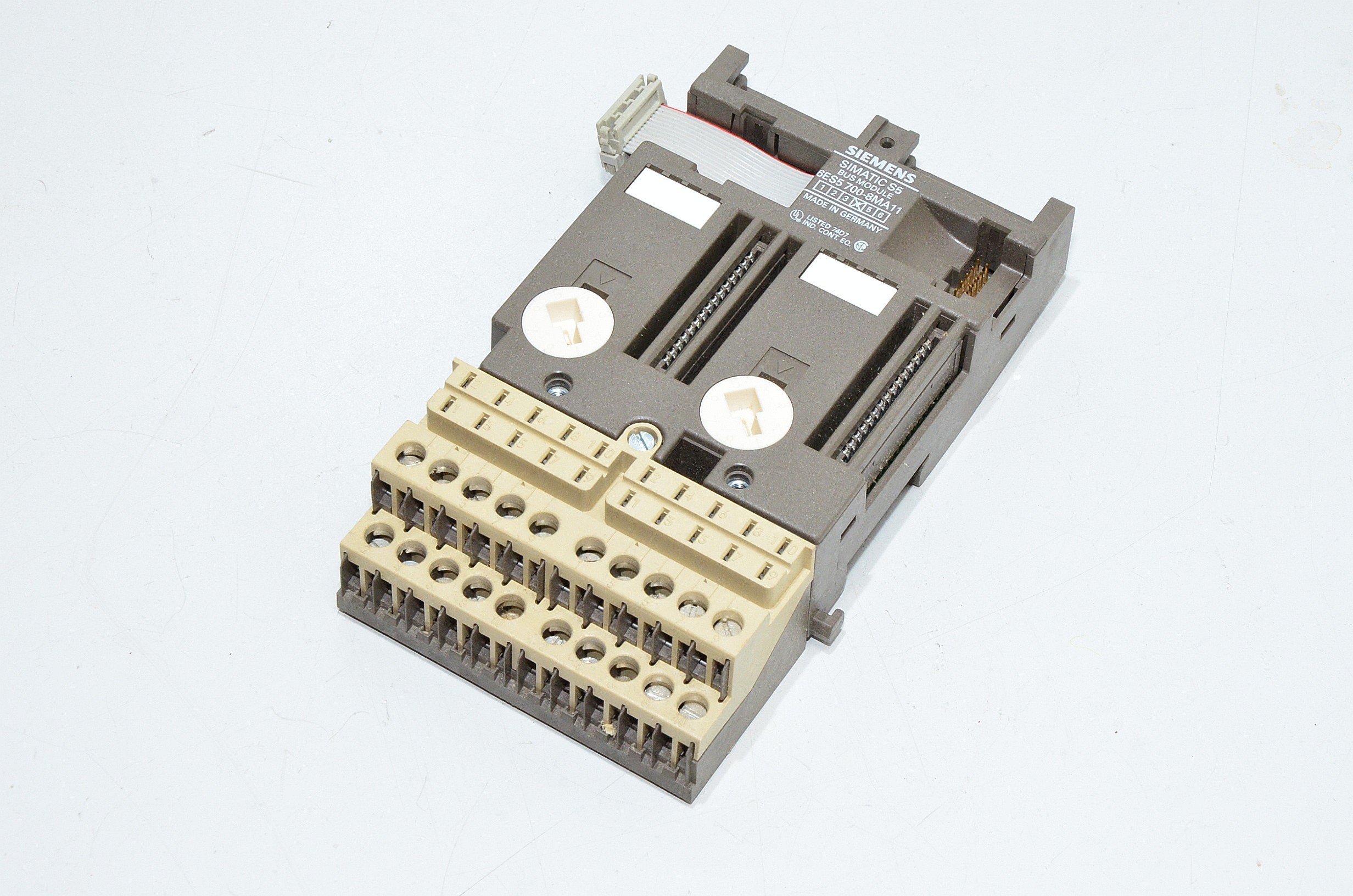 Siemens Simatic 6ES5 700-8MA11 bus module with 2x bus units