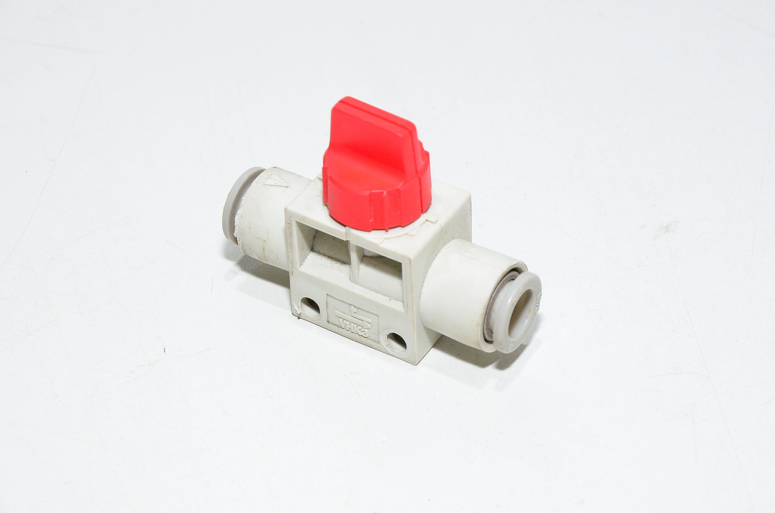 SMC VHK3-08F-08F-R inline type 3-port finger valve with 8mm quick connections and red cap