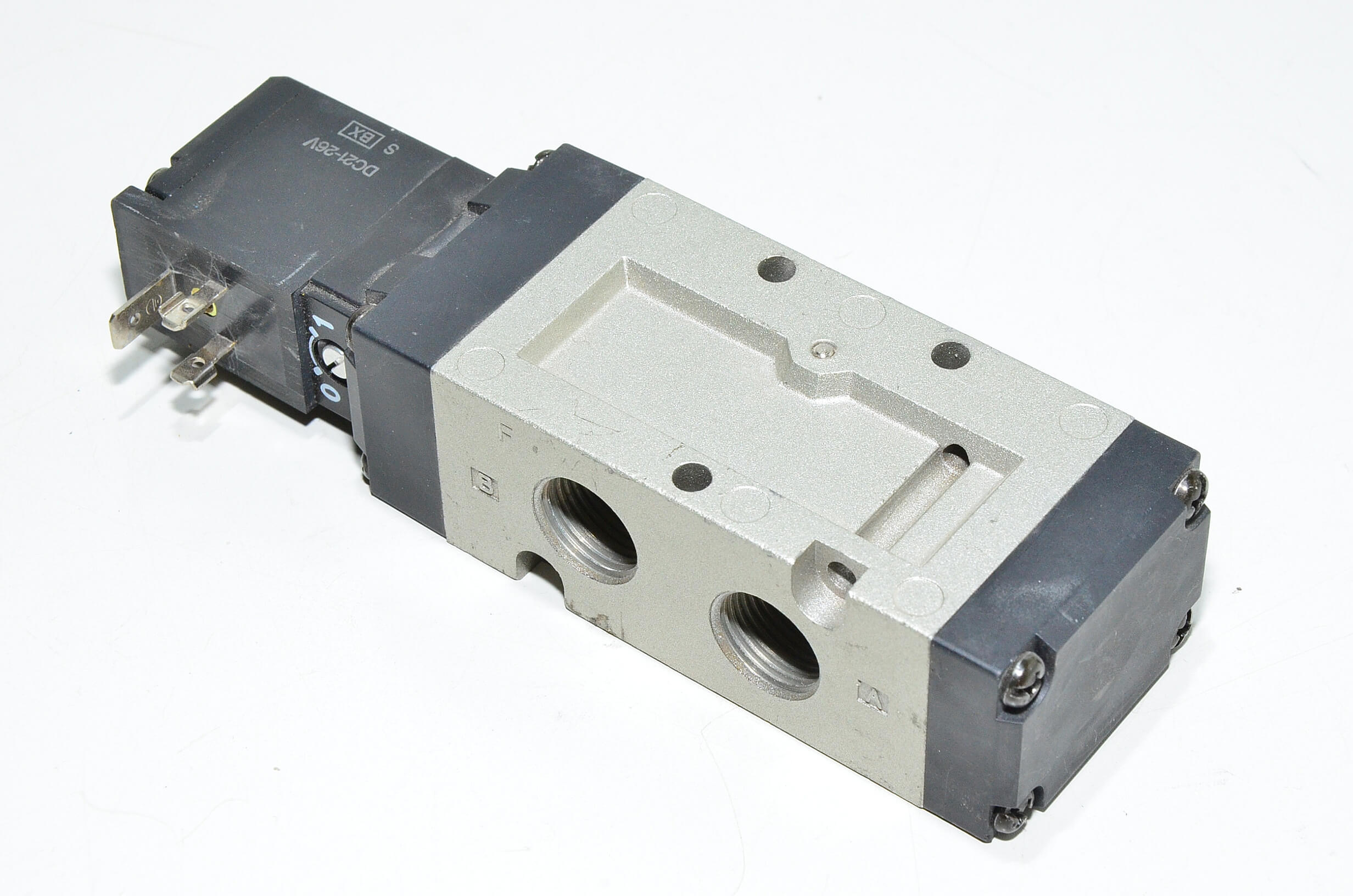 SMC EVF5120-5Y0B-03F 5/2 pilot operated solenoid valve with G3/4" ports ...