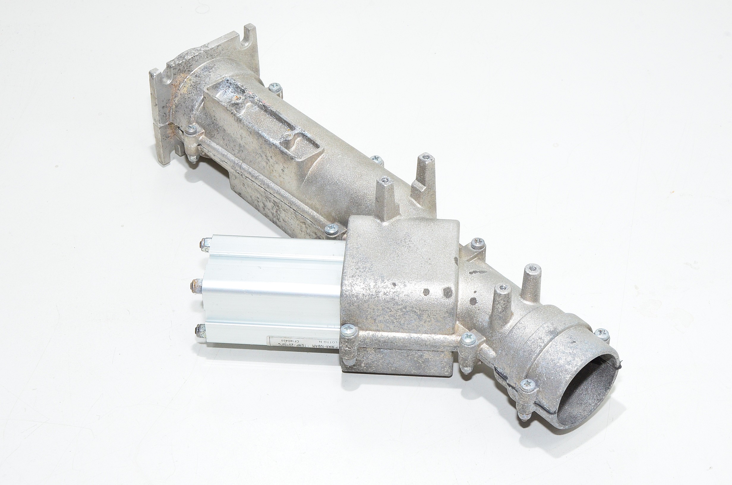 Vacuum air operated valves