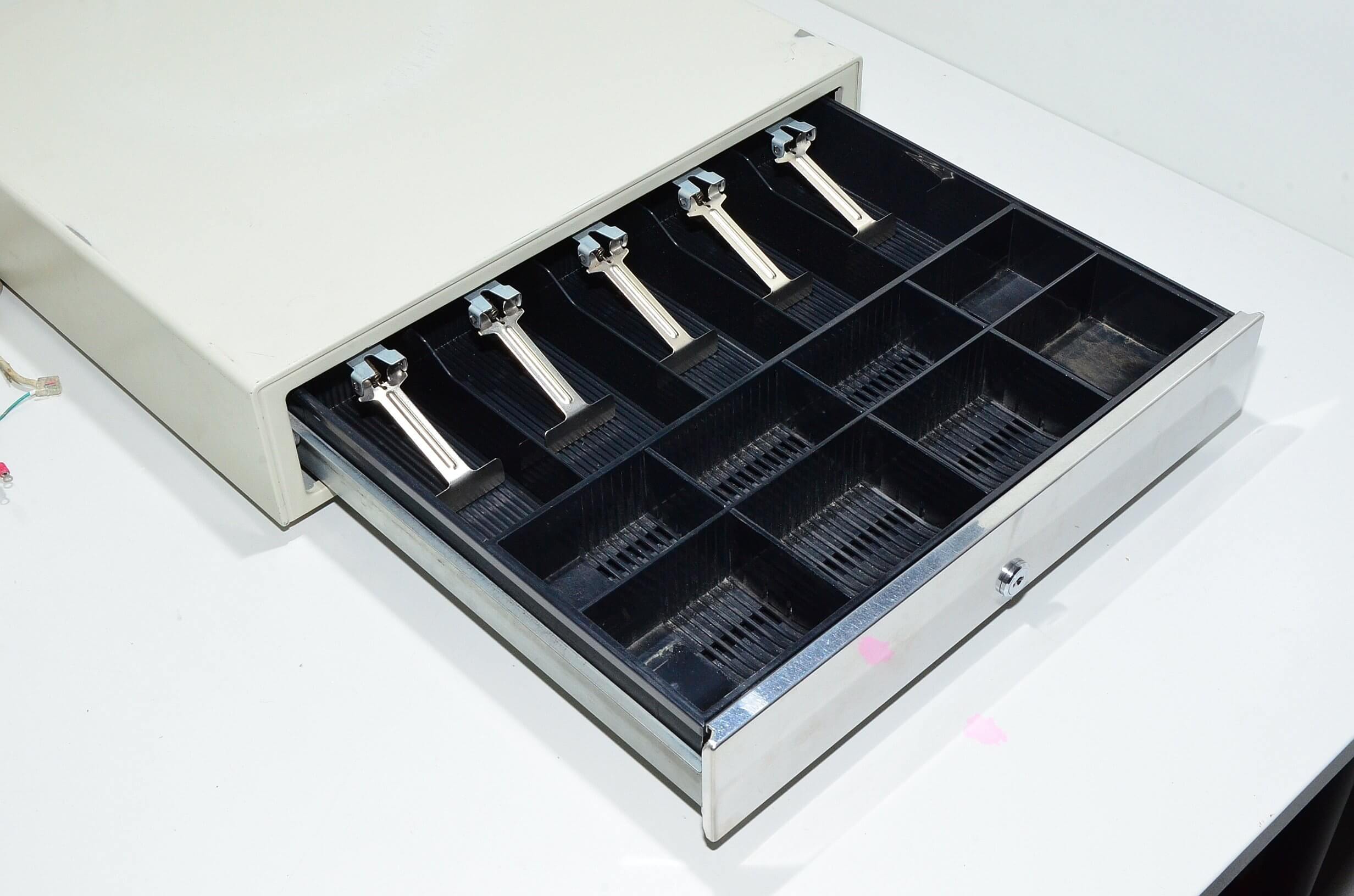 Star Micronics CB-92 white solenoid operated lockable cash drawer (no keys)