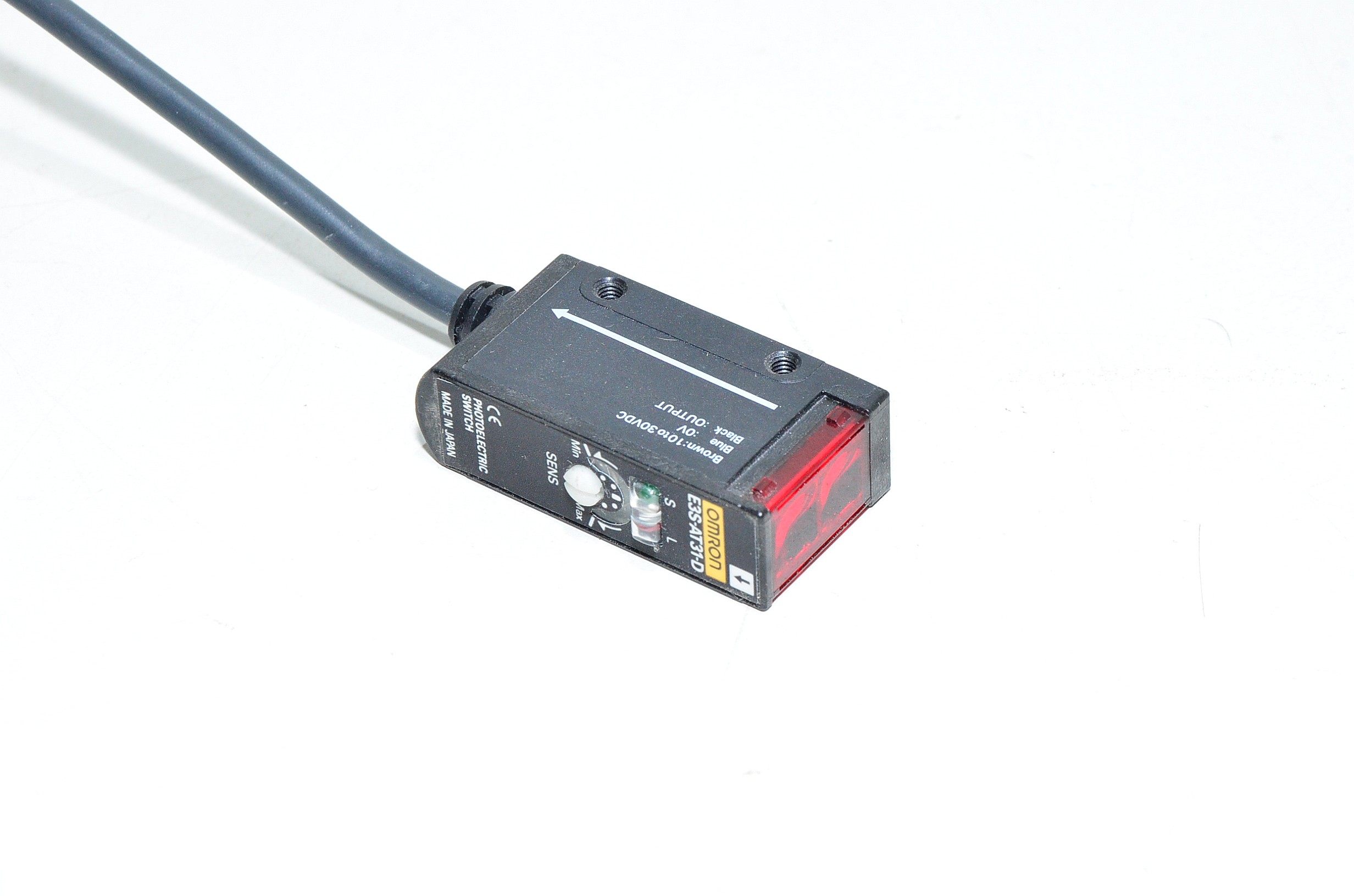 Omron E3S-AT31-D horizontal type photoelectric sensor (receiver) with built-in amplifier, 10 ...