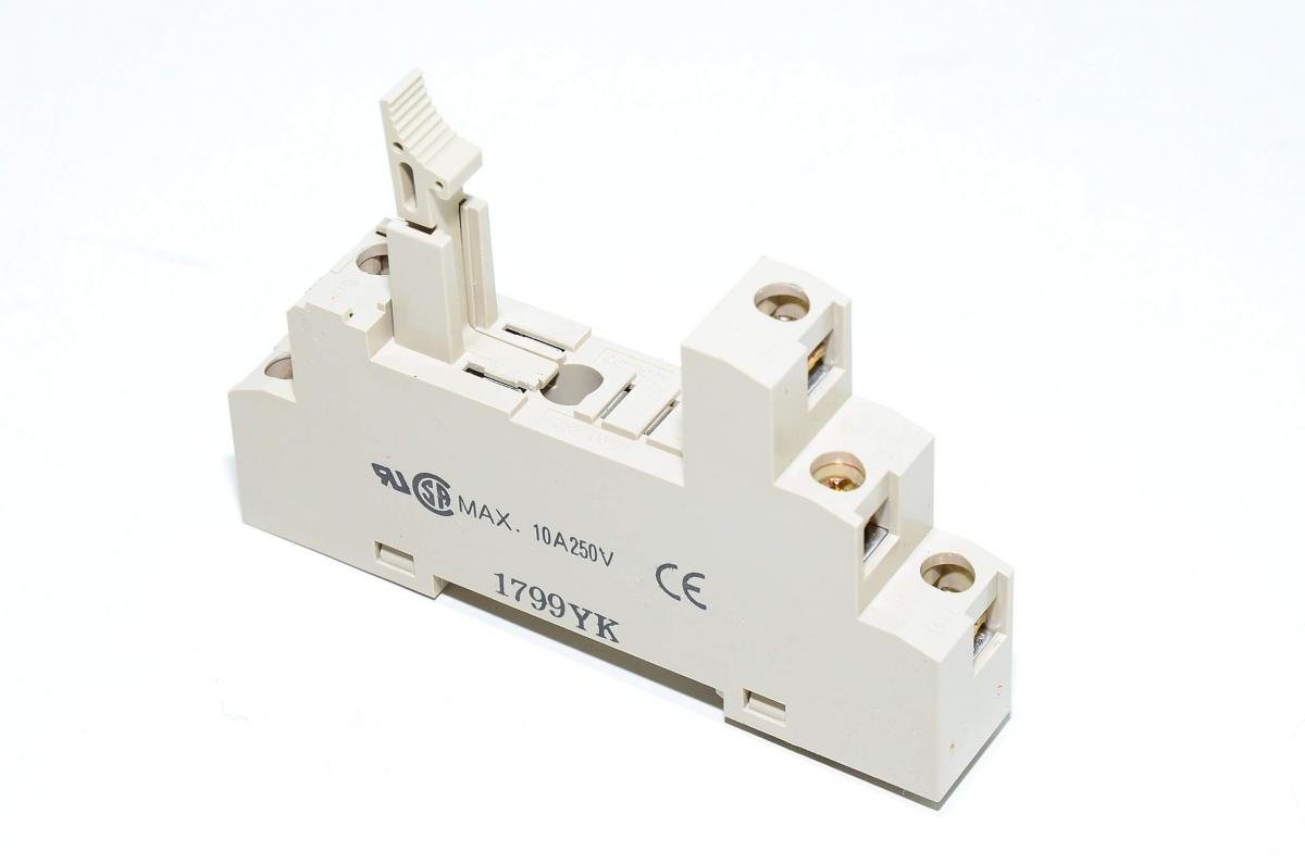 Omron P2RF-05-E relay socket DIN rail rail mount for G2R / G3R relays ...