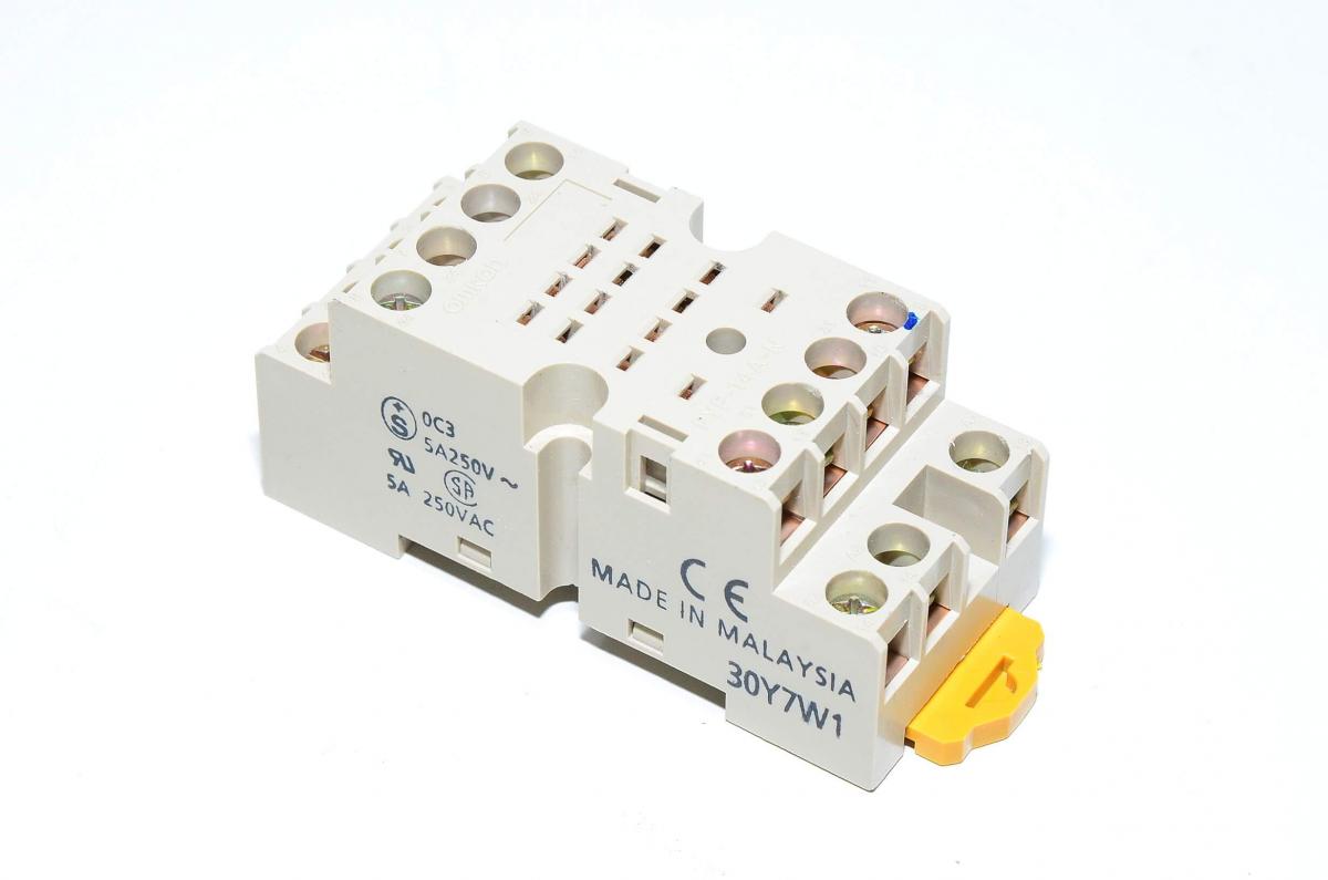 Omron PYF-14A-N relay socket DIN rail rail mount for MY series relays