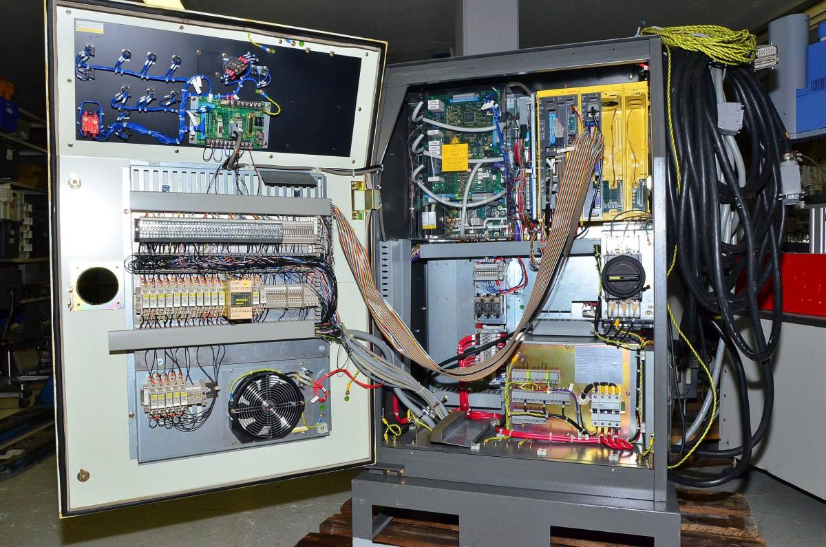 Fanuc system R-J2 A05B-2371-B007 robot controller cabinet for Fanuc ARC ...