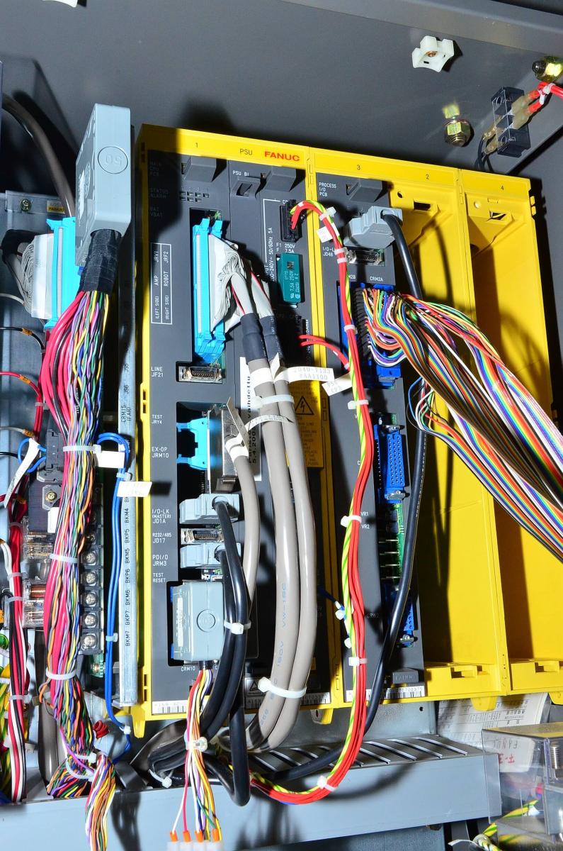 Fanuc system R-J2 A05B-2371-B007 robot controller cabinet for Fanuc ARC ...