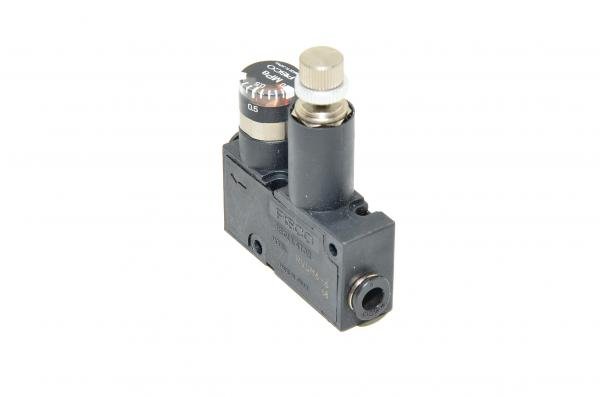 Pisco RVUM6-6 small pneumatic regulator with a pressure gauge