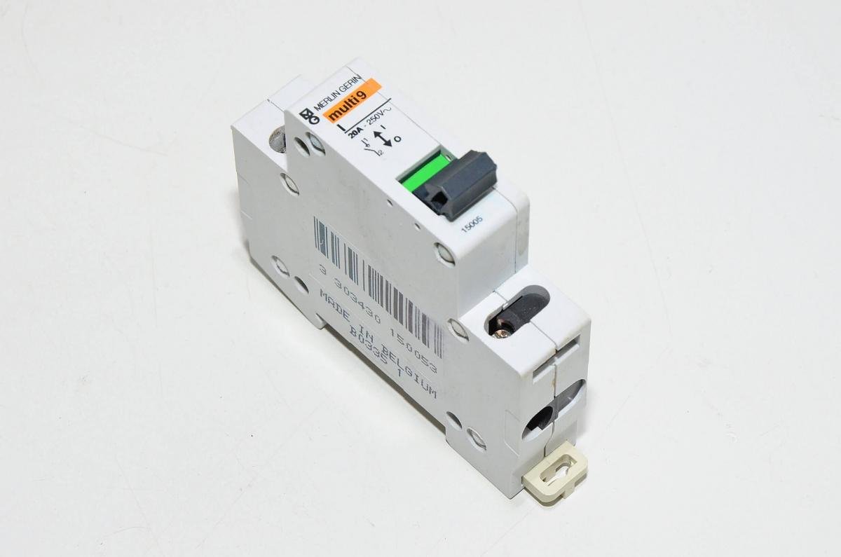 Merlin Gerin Multi9 I 15005 20A 250VAC 2-position DIN-rail mountable ...