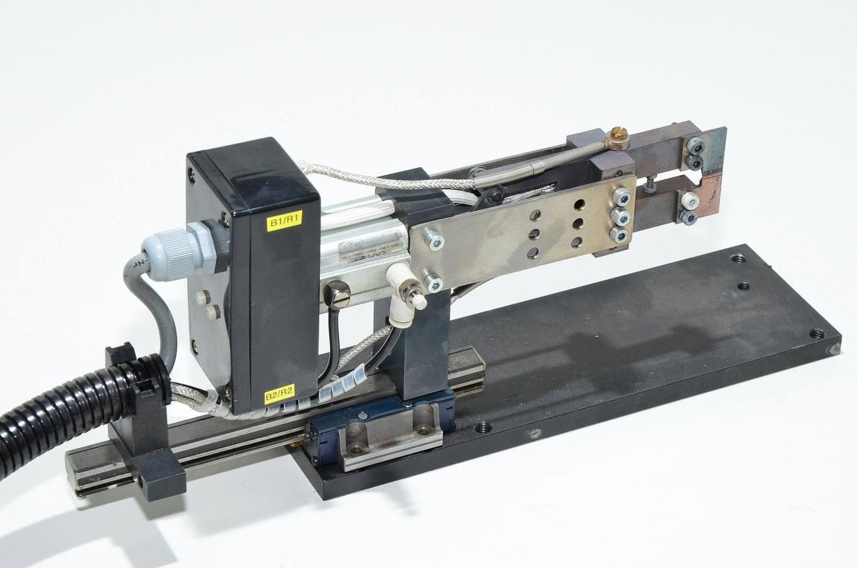 Heat cutter assembly with actuator on the left, almost complete